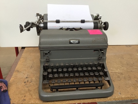 Collectible - Classic Royal Magic Margin Typewriter - Construction Junction