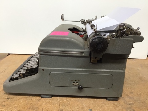 Collectible - Classic Royal Magic Margin Typewriter - Construction Junction