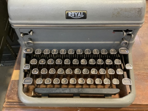 Collectible - Classic Royal Magic Margin Typewriter - Construction Junction