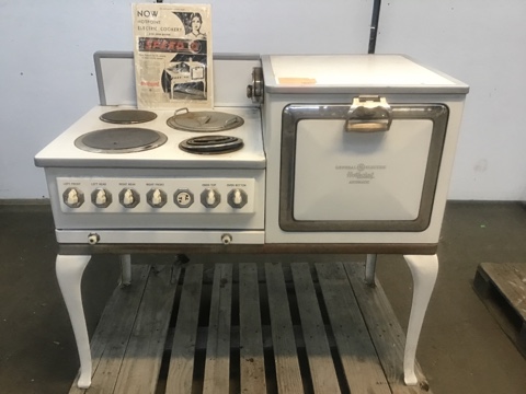 Freestanding Range Electric - REDUCED GE Hotpoint RA65 Automatic White ...