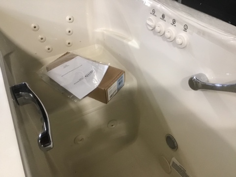 REDUCED Surplus Jacuzzi Walk-In Whirlpool Tub w/Right Drain - Almond ...