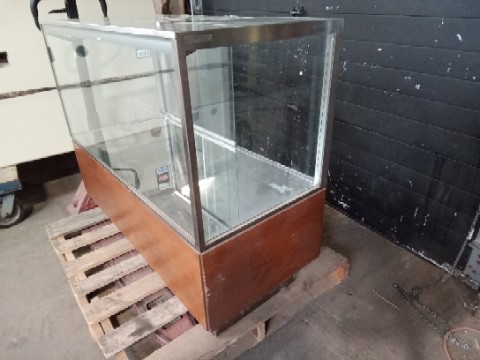Retail Fixture - Glass Display Case - Construction Junction
