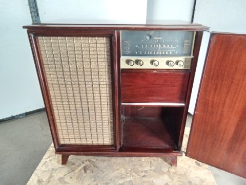 Specialty - Silvertone Custom High Fidelity Stereo Console (Vintage ...